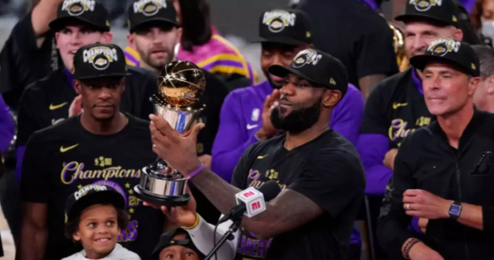 Lakers & Clippers sinn déi fréi Wetten Favoritten fir d'2021 NBA Championship ze gewannen 5340_0