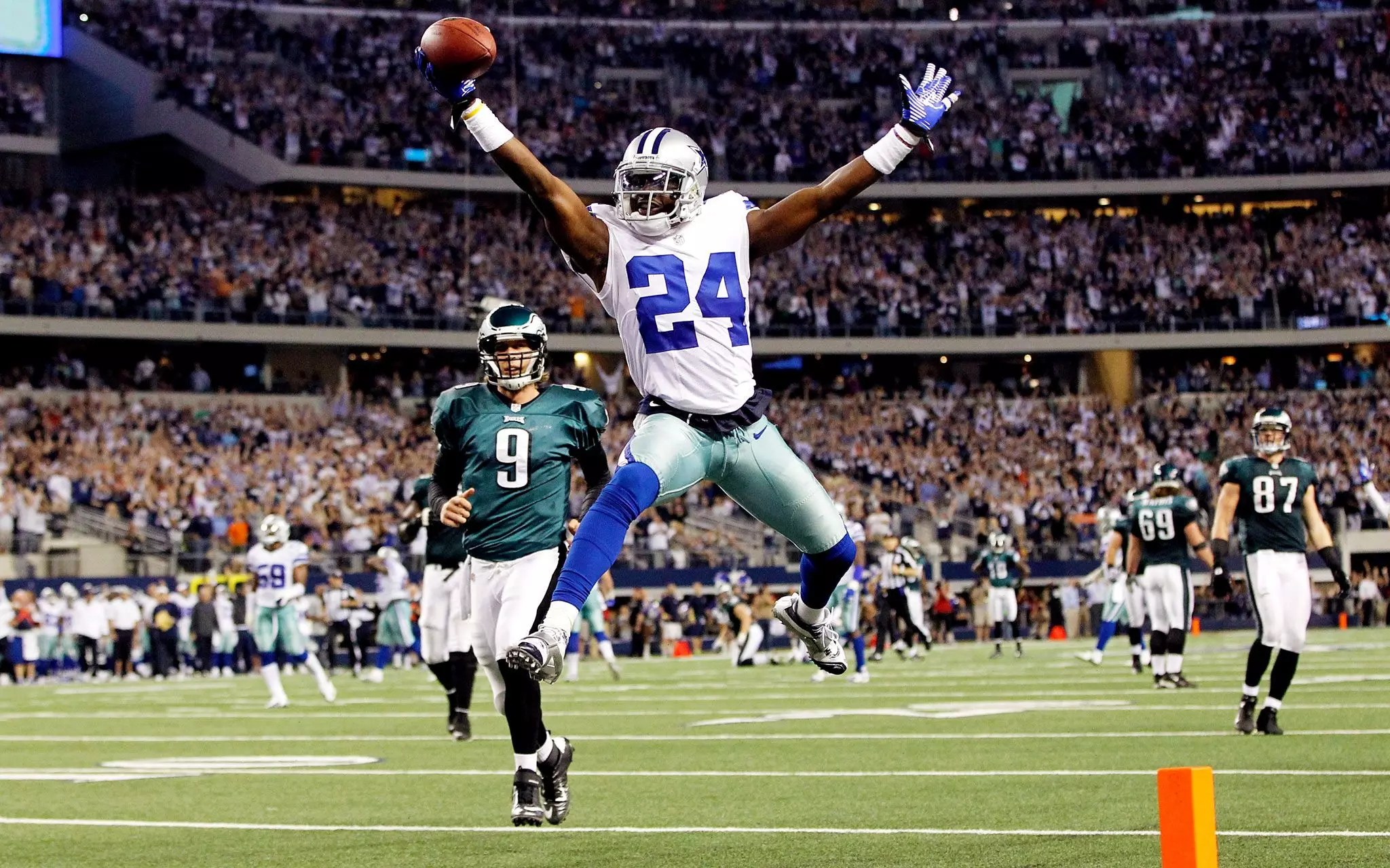 10 najlepšie zarábajúcich hráčov Dallas Cowboys za rok 2013 54118_7