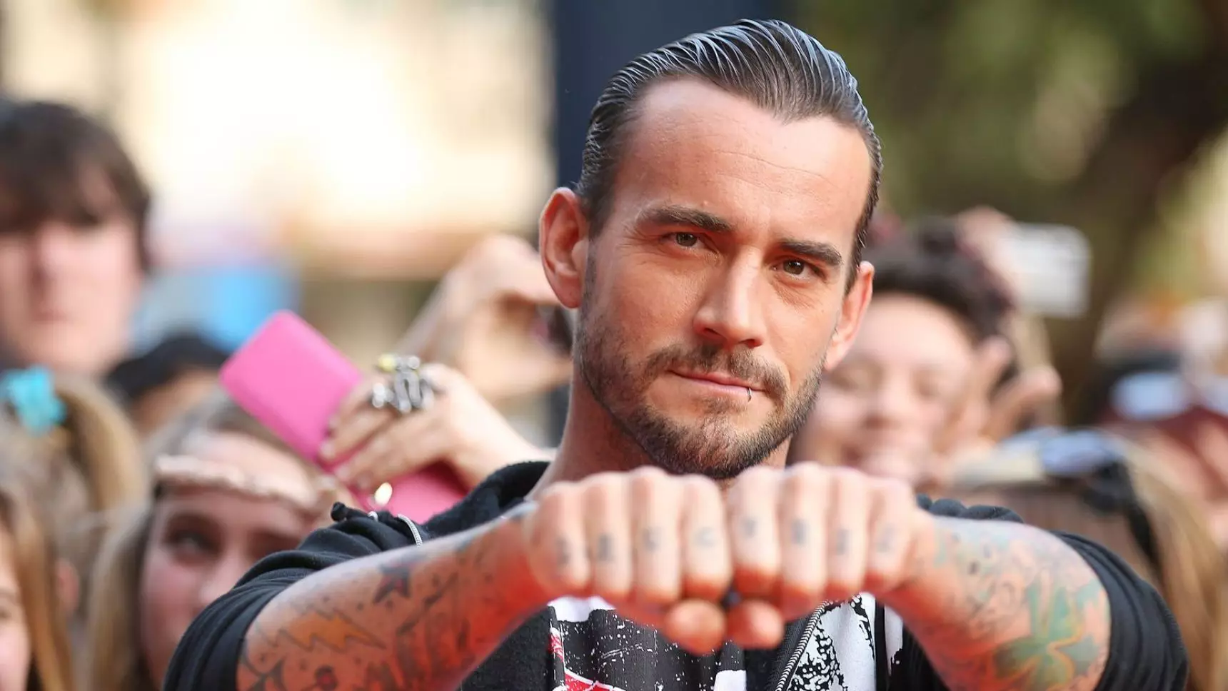 CM Punk UFC-de söweşmek arkaly WWE-ni üýtgetmegiň 10 usuly