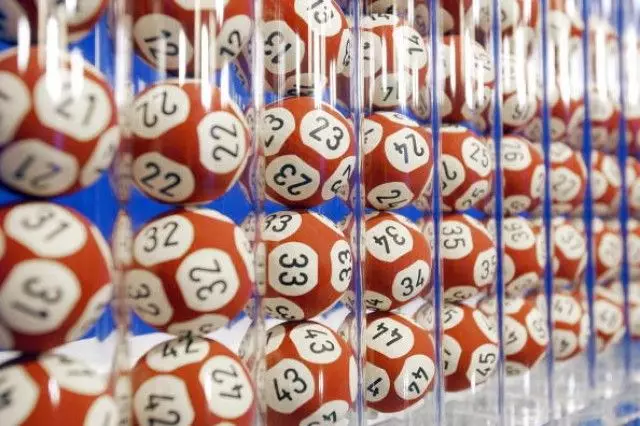 Loterii needus: 10 võitjat, kes kaotasid miljoneid 60127_11
