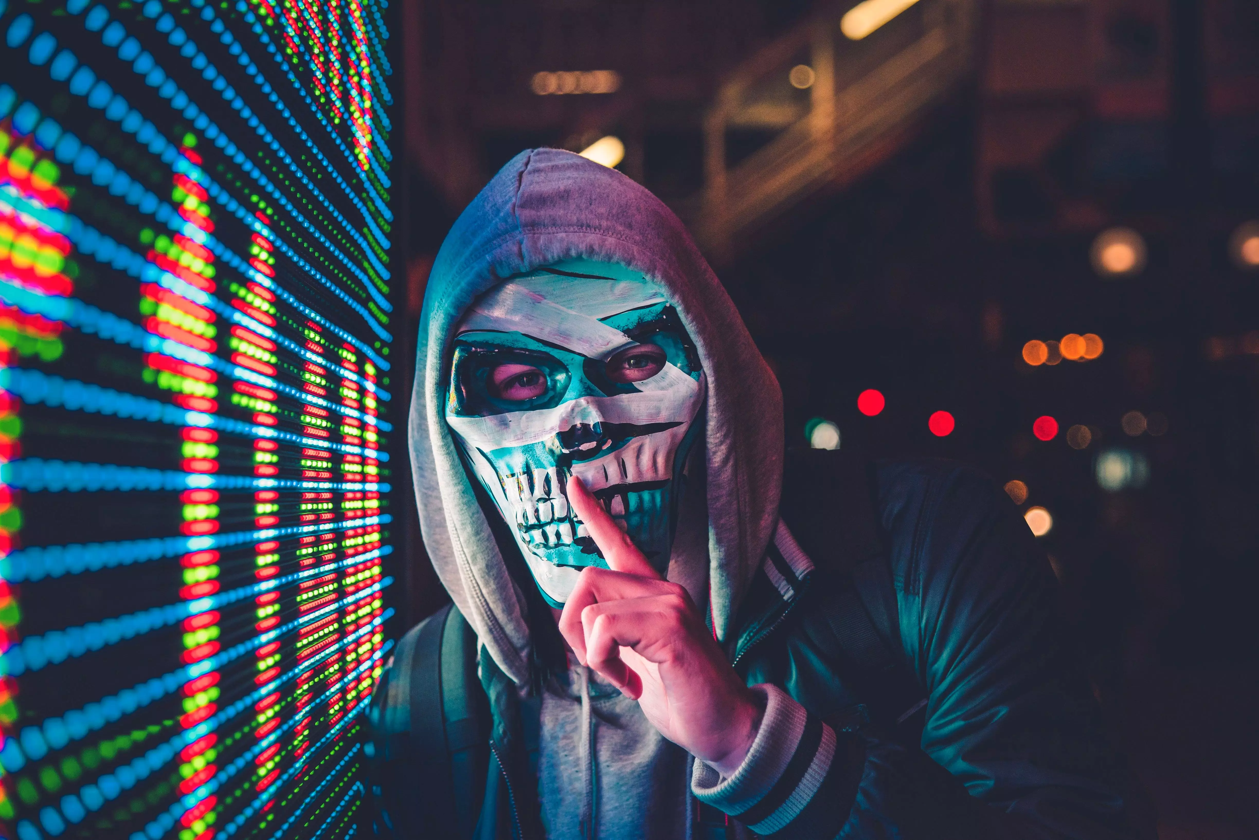 Hannert der Mask: Déi iwwerflësseg Liewensstil vun internationalen Cyber Krimineller 6877_3