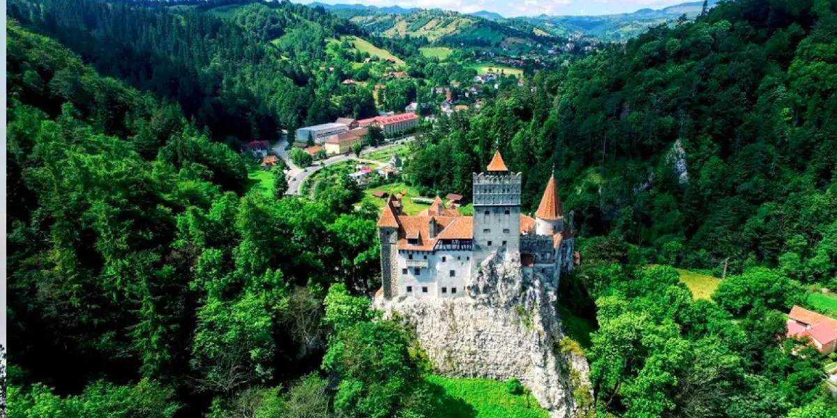 25 Eziokwu nzuzo gbasara Castle Dracula na Romania 839_0