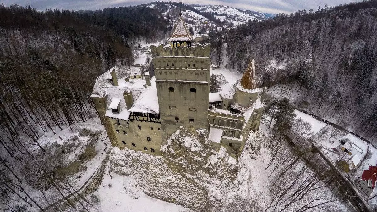 25 Eziokwu nzuzo gbasara Castle Dracula na Romania 839_17