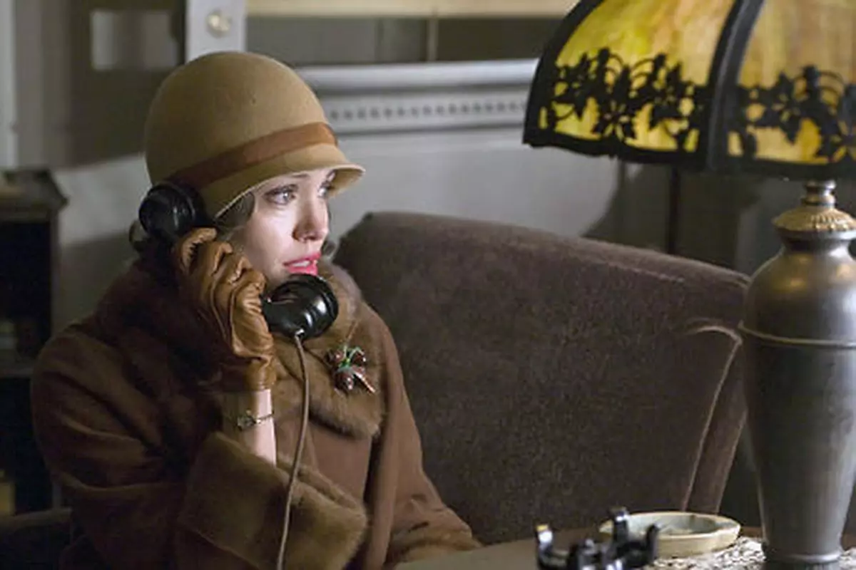 Angelina Jolie's Best On-Screen Outfits, Rangeret 8438_9