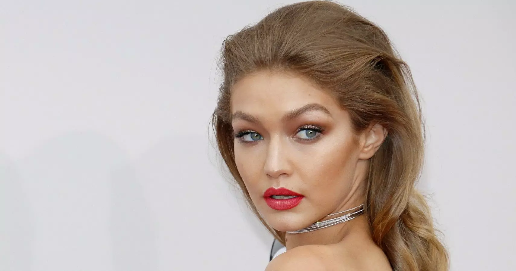 U-Gigi Hadid Wembula Ukuthi Kancane Kwegumbi Elinemibala Ekhaya Eliyizigidi Ezingu-$4 9921_0